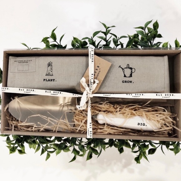 Rae Dunn | Other | Nwt Rae Dunn Garden Shovel Apron Gift Set | Poshmark